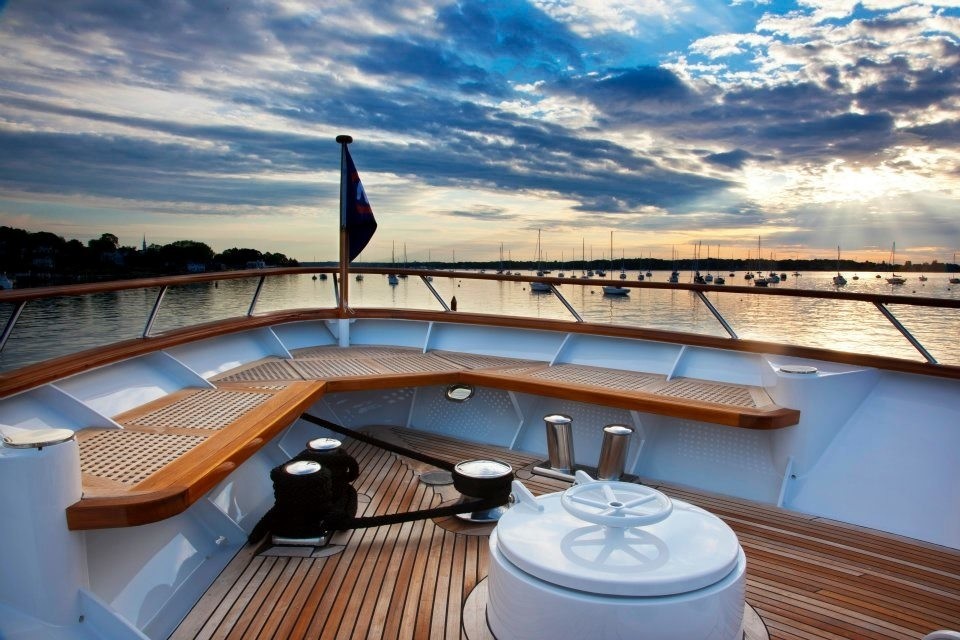 Yacht RENA, NQEA Australia Pty | CHARTERWORLD Luxury Superyacht Charters